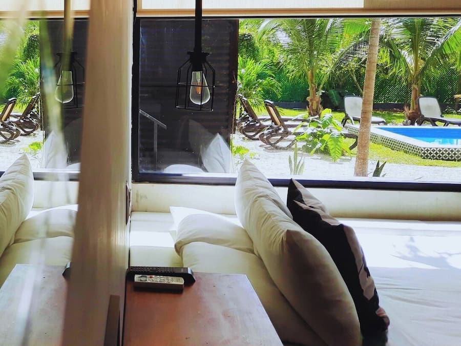 Quarto Duplo, 1 cama de casal, vista para a piscina | Ferro/tábua de engomar, Wi-fi grátis, roupa de cama fornecida