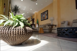 Área de estar no saguão