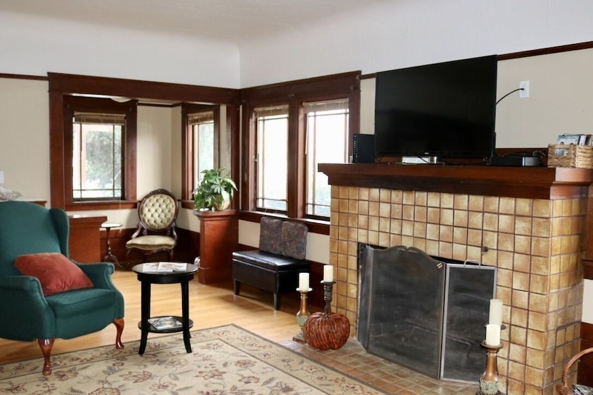 Beautifully Restored 1922 Craftsman Bungalow In A Prime Lodi Wine Tasting Area - Lodi, CA