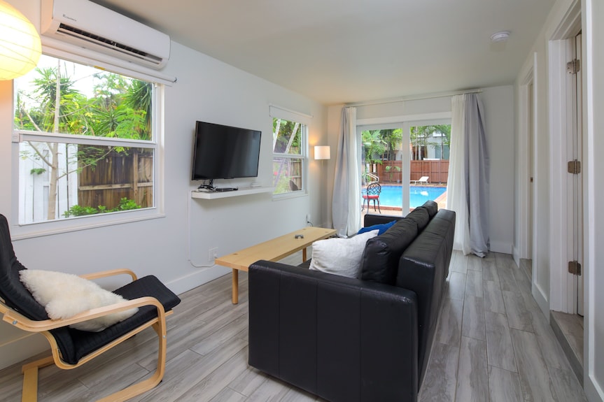 Close To Beach, Downtown, Airport. Entire Apt. - Fort Lauderdale, FL