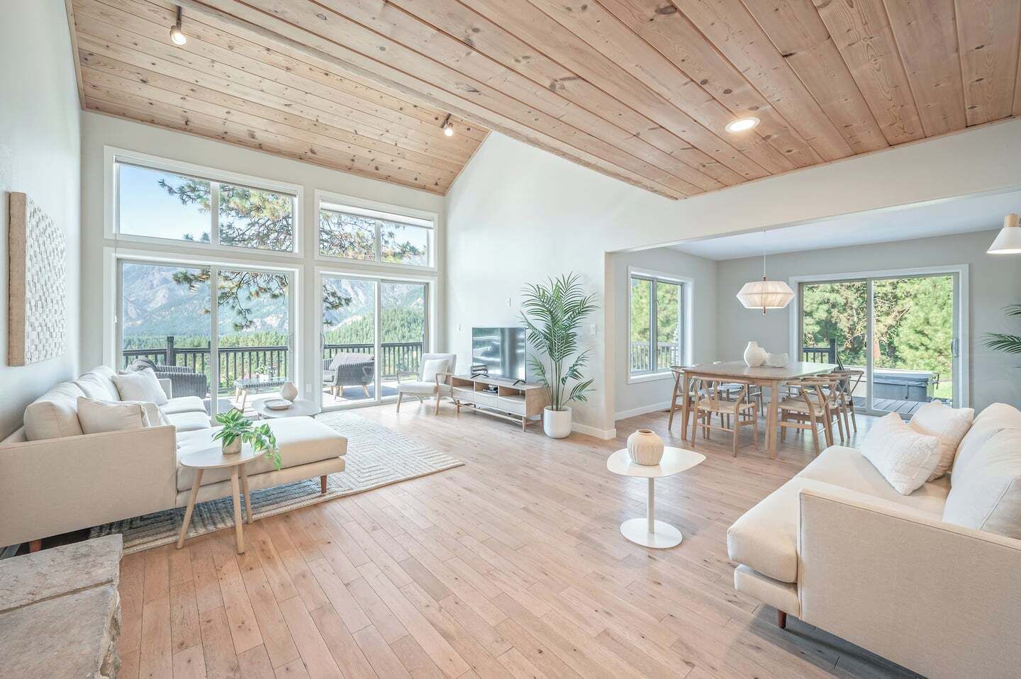 Fox Lodge: An Oasis With Amazing Views - Cashmere, WA