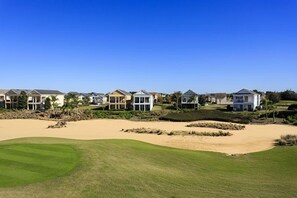 Vila família, banheira de imersão, no jardim | Vista para o campo de golfe