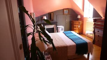 Quarto Clássico | Casa de banho | Um secador de cabelo, toalhas fornecidas