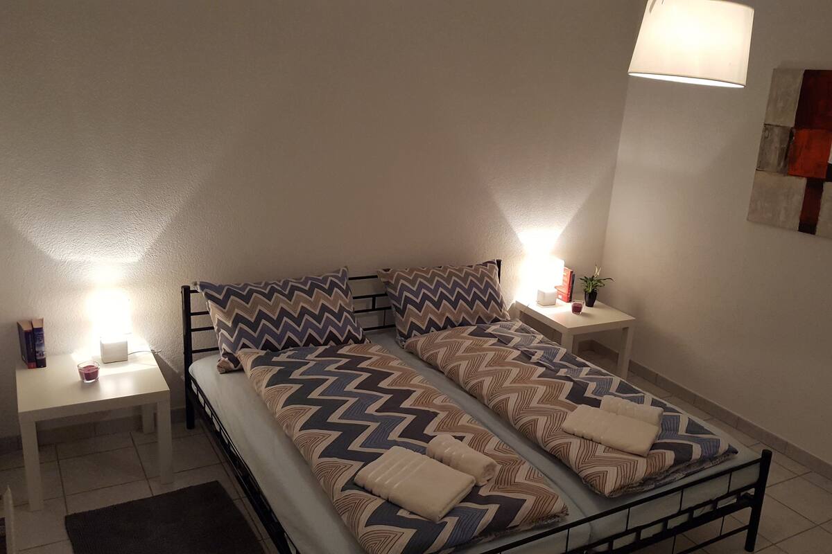 Quarto Económico, casa de banho partilhada | Cortinas/cortinados opacos, Wi-fi grátis, roupa de cama fornecida