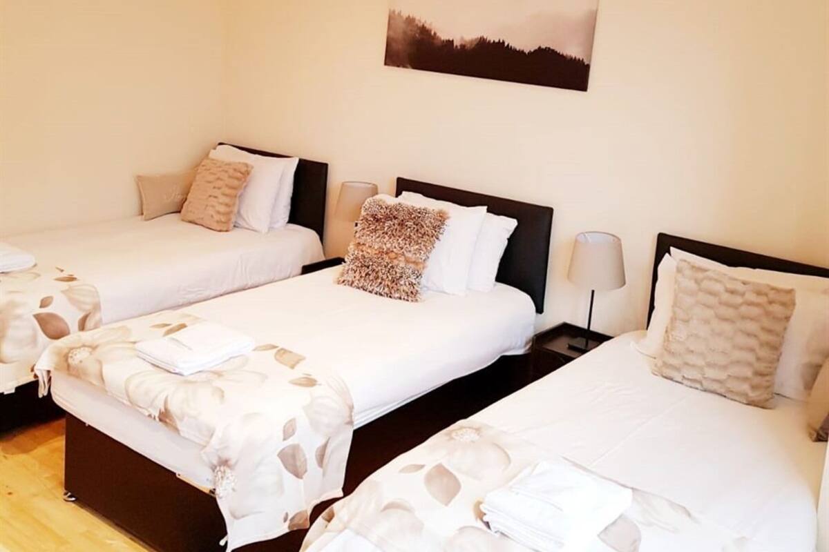 Quarto triplo luxo, banheiro compartilhado (DELUXE TRIPLE)