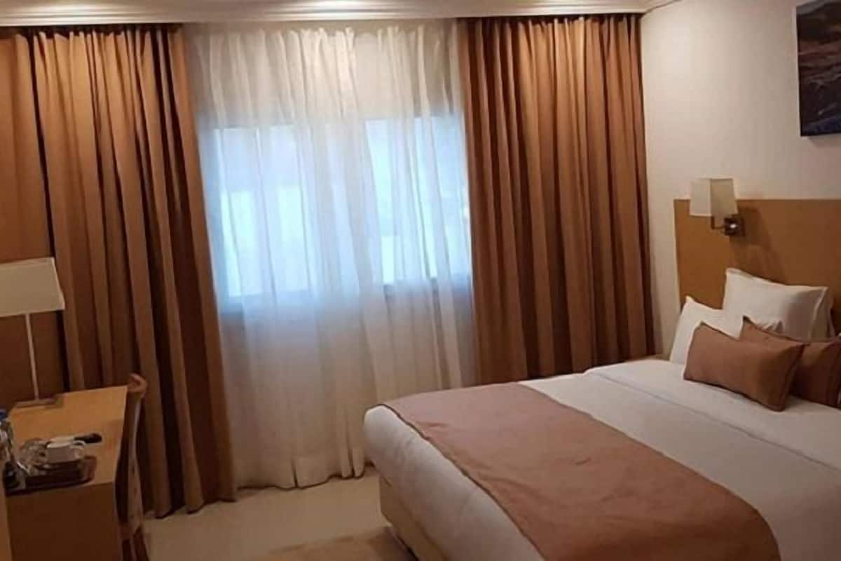 Minibar, Wi-fi grátis, roupa de cama fornecida