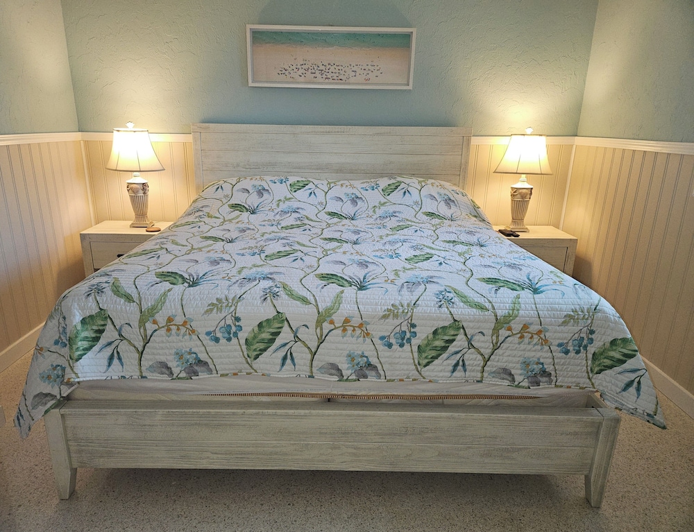 Charming Siesta Key Village Vacation Condo - Unbeatable Location, Free Wifi - 薩拉索塔