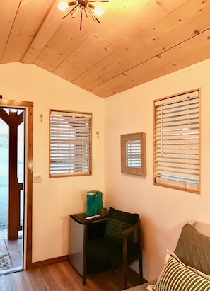 Cabana de Madeira Básica, 1 cama de casal, não fumadores, vista para a montanha | 1 quarto, com decoração personalizada, com mobília individualizada 