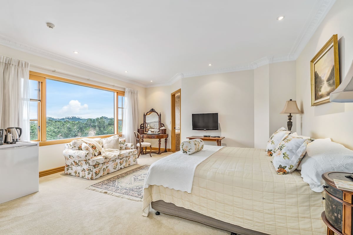 Suite Deluxe, 1 cama king-size, vista para a baía (Weka Suite) | Lençóis de algodão egípcio, roupa de alta qualidade, cofre no quarto