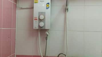 Mixed Dormitory Room | Chuveiro