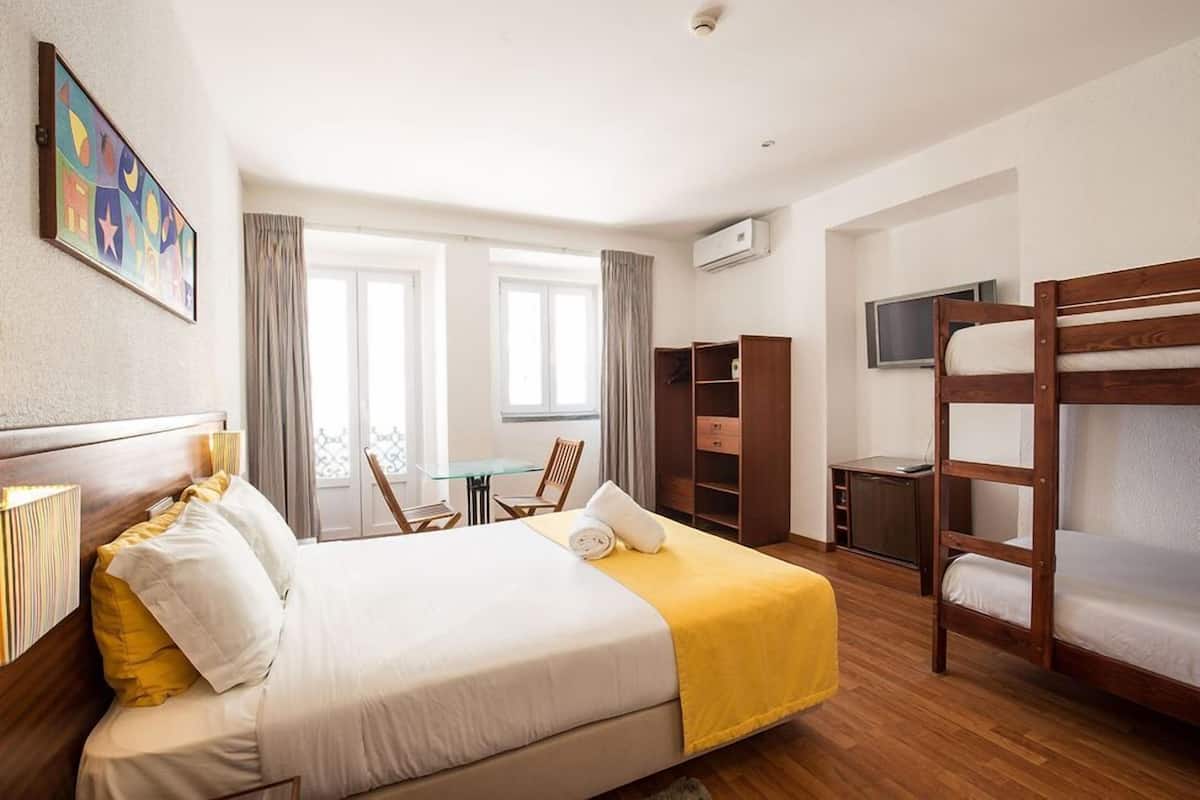 Quarto Familiar | Cofre no quarto, Wi-fi grátis, roupa de cama fornecida