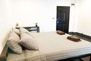 Quarto Standard | Secretária, cortinas/cortinados opacos, Wi-fi grátis 