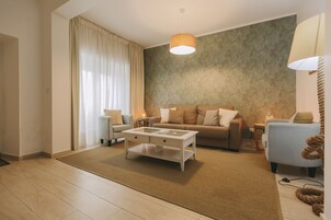 Villa Exclusiva, 2 quartos, vista para o oceano | Sala de estar | Smart TV de 40 de polegadas com canais digitais, televisor, Netflix 