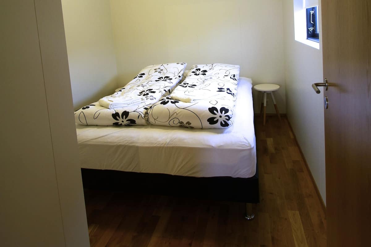 Casa de campo, 2 quartos | Cortinas blackout, ferros/tábuas de passar roupa, berços grátis