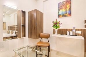 Quarto Duplo Deluxe | Cofre no quarto, secretária, quartos insonorizados, camas desdobráveis 