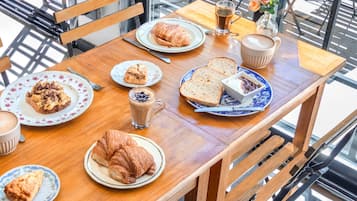 Café da manhã (USD 7 por pessoa)