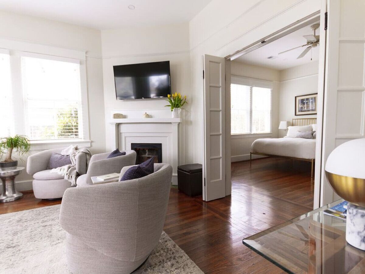 A3 At Saint Philip Square, One Block To King, Spacious Historic Stay - Charleston, SC