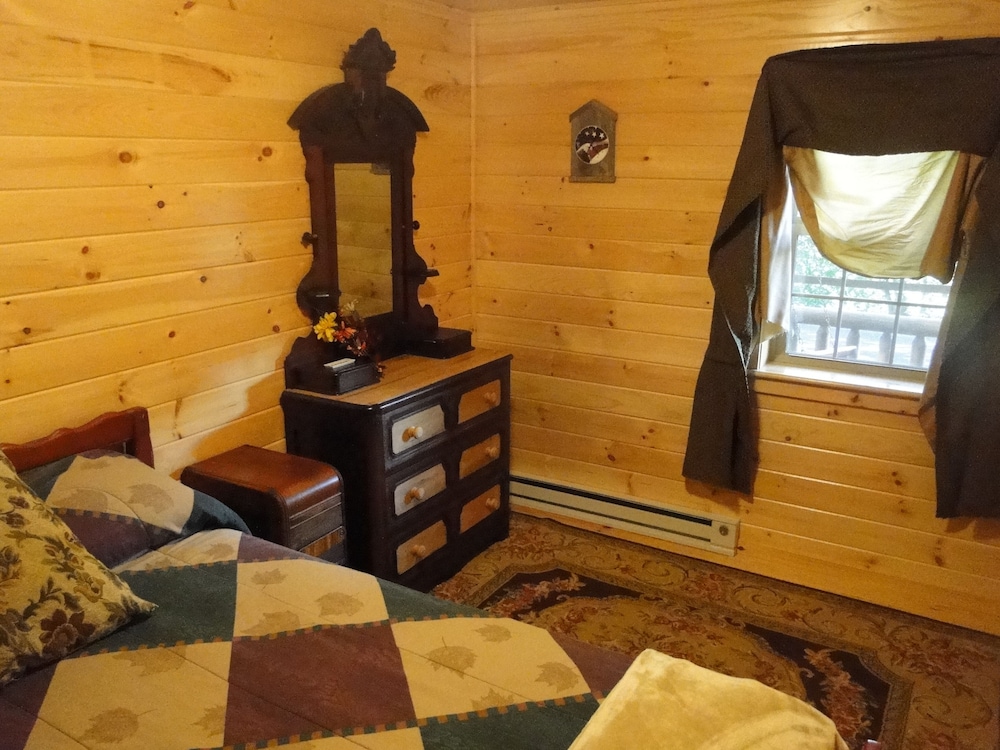 Gorgeous Cabin Overlooking The Shenandoah River - 2 Bedrooms ~ 2 Lofts - Shenandoah, VA