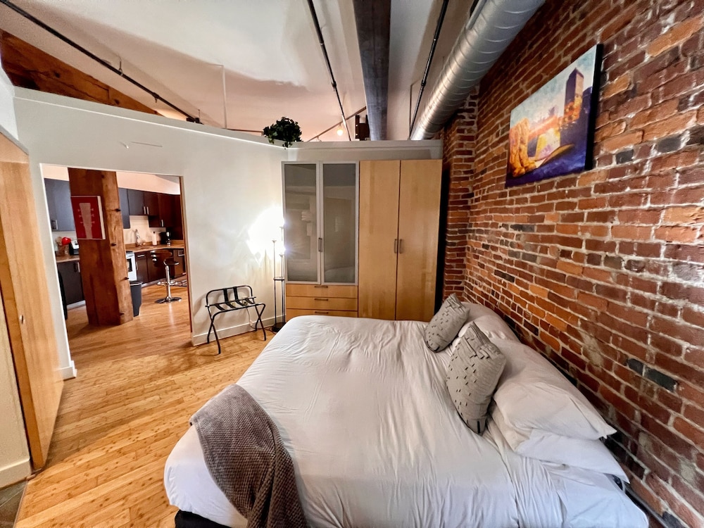 Walk To Broadway! The Fancy By Music City Loft Management Features King Bed And Queen Sleeper Sofa - Nashville, TN