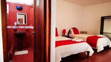 Quarto Duplo Deluxe | Cofre no quarto, secretária, Wi-fi grátis, roupa de cama fornecida