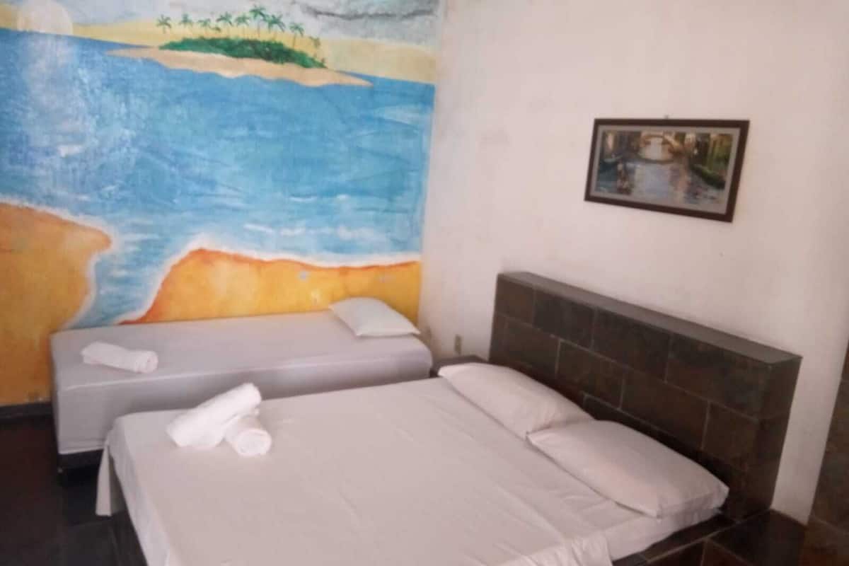 Quarto Triplo Económico | Cortinas/cortinados opacos, roupa de cama fornecida