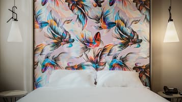 Frigobar, cofres nos quartos, escrivaninha, cortinas blackout