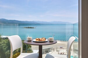 Premium family room with sea view balcony | Vista do quarto