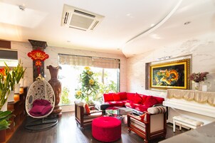 Pequenos-almoços servidos, cozinha local e internacional 