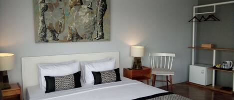 Quarto casal, banheira, no pátio | Frigobar, camas extras/dobráveis (sobretaxa), Wi-Fi de cortesia