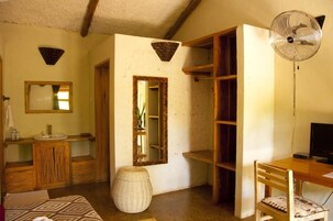 Casa de Campo Deluxe, vista para o jardim | Comodidade do quarto