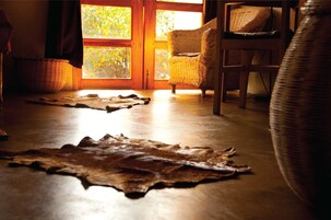 Casa de Campo Deluxe, vista para o jardim | Comodidade do quarto