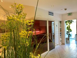 Sauna seca, banheira de hidromassagem