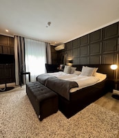 Quarto casal conforto | Roupas de cama antialérgicas, individualmente decorados, escrivaninha