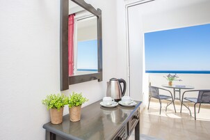 Quarto casal ou duplo, 1 quarto, vista para o mar | Cofres nos quartos, Wi-Fi de cortesia, roupa de cama