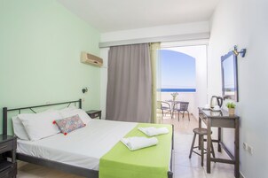 Quarto casal ou duplo, 1 quarto, vista para o mar | Cofres nos quartos, Wi-Fi de cortesia, roupa de cama