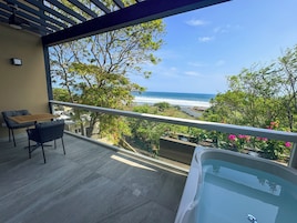 Two Queen Beds with Jacuzzi | Terraço/pátio interior