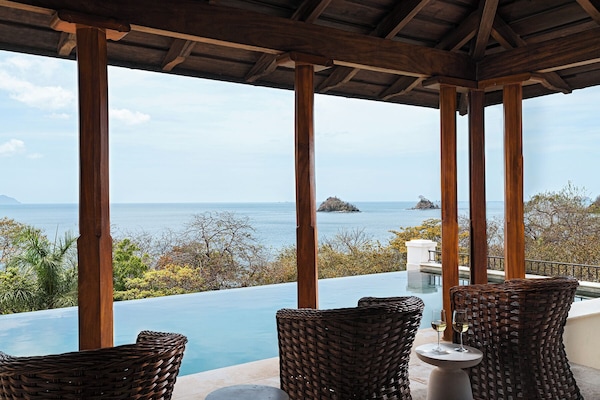 Piscina exterior, da(s) 6:00 à(s) 18:00, espreguiçadeiras