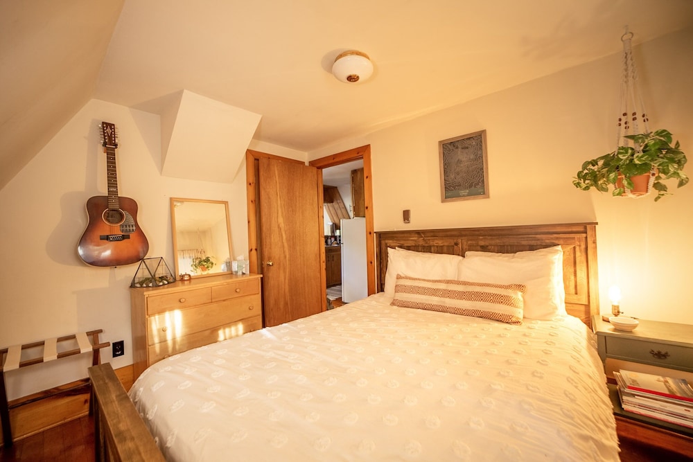 This Cabin Is A 2 Bedroom(s), 1.5 Bathrooms, Located In Winhall, Vt. - Vermont