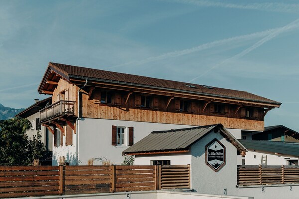 La Villa D'hélène Chambres D’hôtes Et Appartements-cluses - Cluses