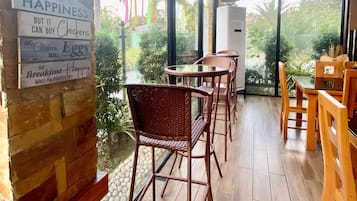 Pequeno-almoço preparado no momento diário incluído