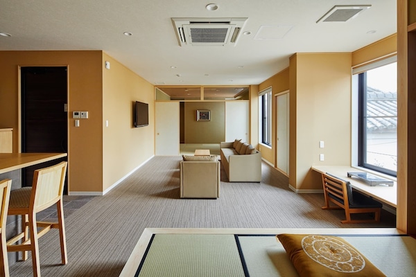 Casa Tradicional (with Private Hot spring bath) | Sala de estar | TV de ecrã plano