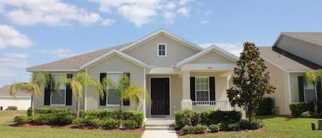 Vila família, banheira de imersão, no jardim | Fachada da propriedade