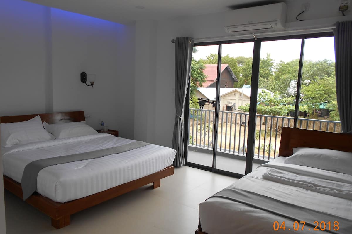 Quarto Triplo Standard, vista para o jardim | Lençóis de algodão egípcio, roupa de alta qualidade