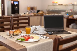 Buffet de pequeno-almoço