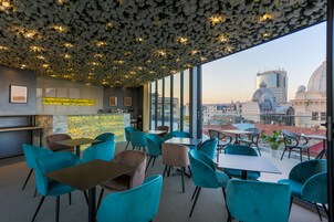 Pequeno-almoço tipo buffet diário (7.86 EUR por pessoa) 