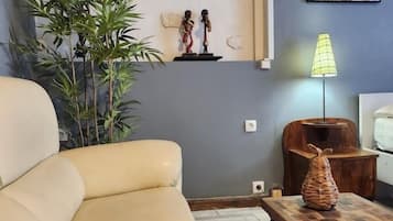 Quarto casal superior, banheiro privativo, vista para a cidade