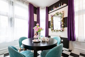 Apartamento, casa de banho privativa (Mad Hatter's Tea Room) | Restaurante
