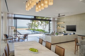 The Level 4-Bedroom Beachfront Pool Villa | Vista do quarto