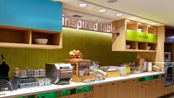 Café da manhã com buffet grátis todos os dias