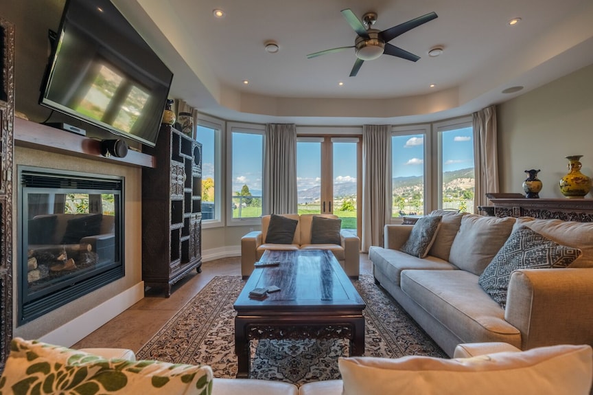 Grand Vineyard Estate Home Exceptional Place Best Location In Penticton - Penticton